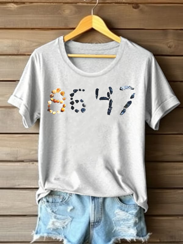Women's Retro 8647 Cool Shell Formation On My Beach Walk Print T-shirt